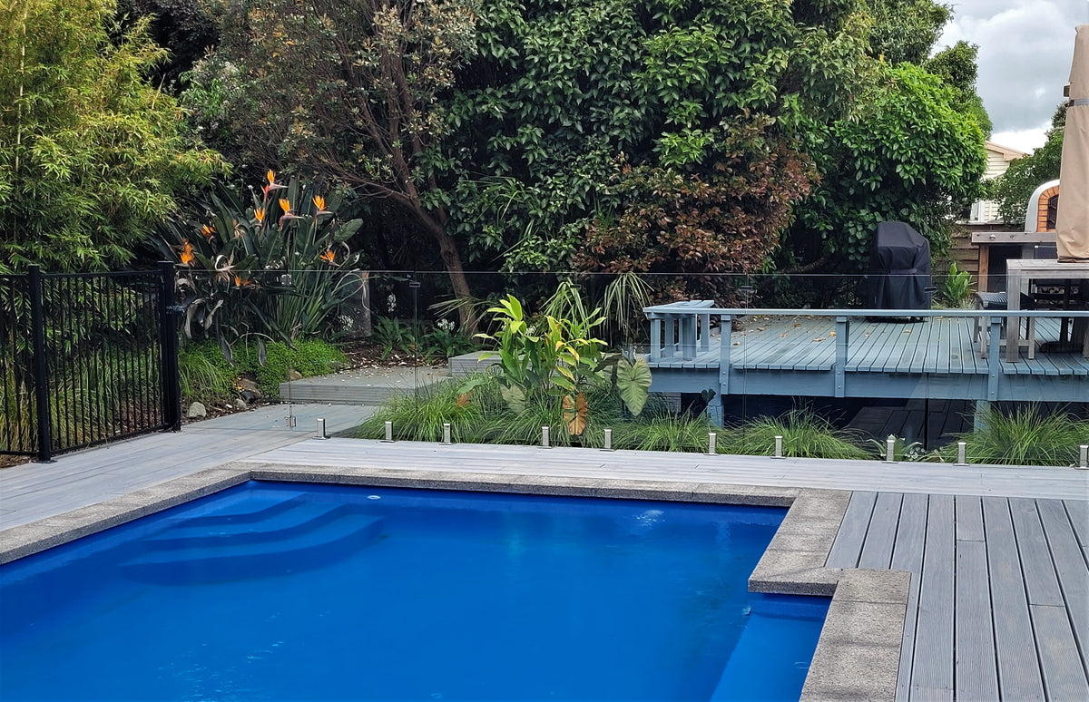 Family Pool – Jayne Drysdale